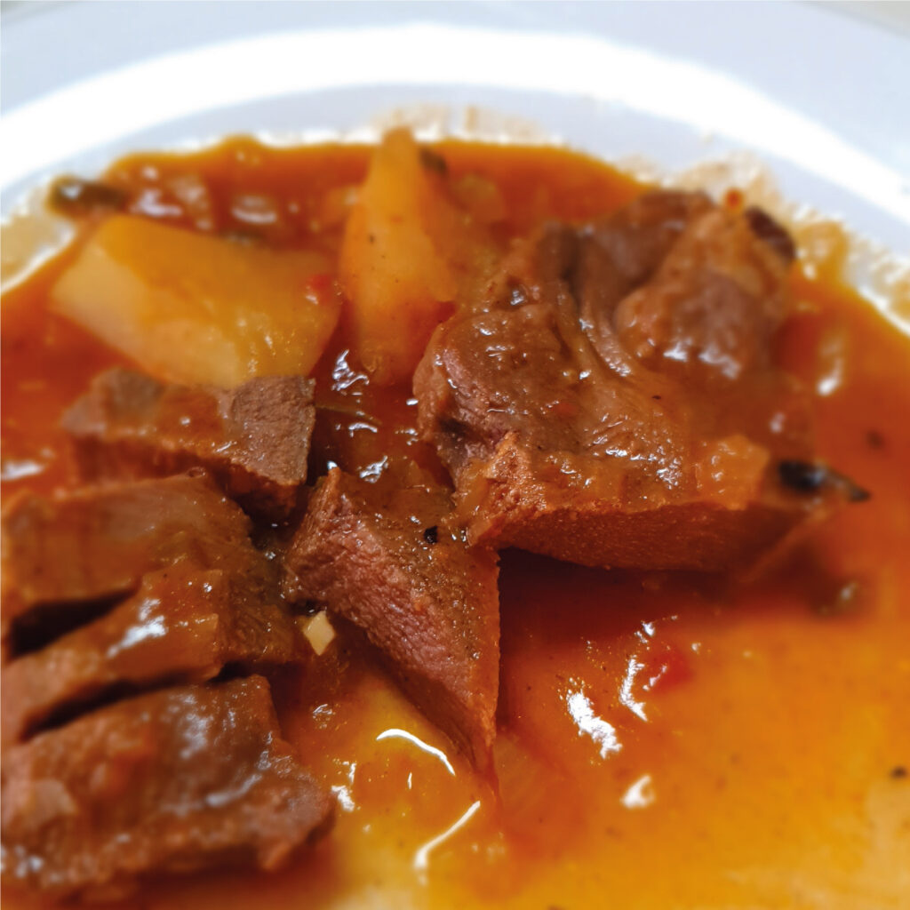 Estofado de lengua con papas – Red Sagrados